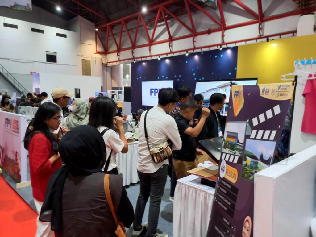 Masyarakat Antusias Kunjungi Pameran Penyelenggaraan Pelatihan dan ... Masyarakat Antusias Kunjungi Pameran Penyelenggaraan Pelatihan dan ...